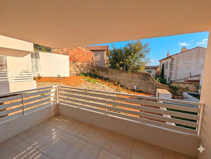 Appartement à louer - Casernes, Nîmes - 3 pièces - 2 chambres