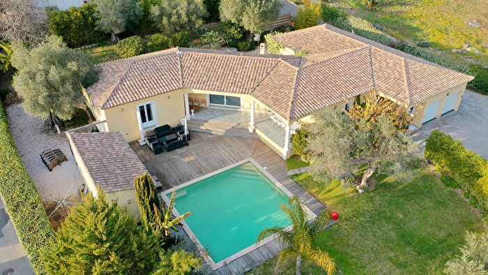 Maison à vendre - Solliès-Pont - 9 pièces - 7 chambres