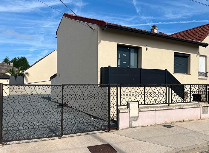 Maison à vendre - Paray-Vieille-Poste - 4 pièces - 3 chambres