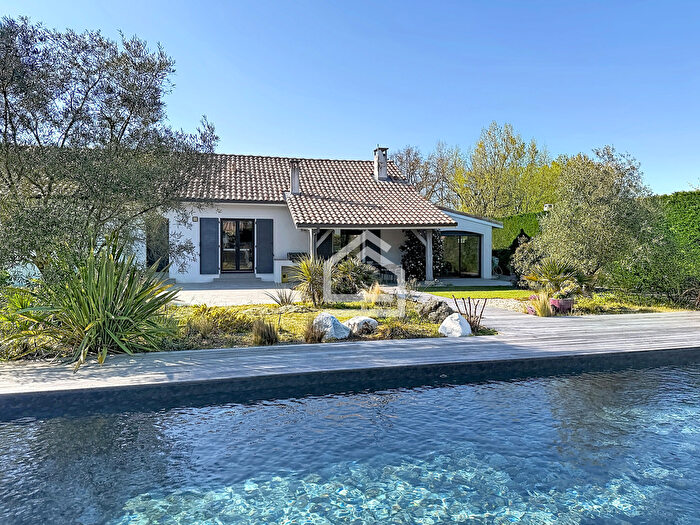 Maison à vendre - Saint-Médard-en-Jalles - 6 pièces - 4 chambres