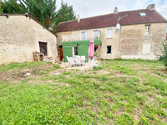 Le Bourg-Saint-Léonard : Maison 3 pièces à louer
