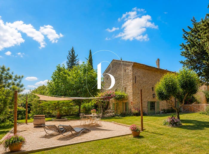 Maison 14 pièces à Saint-Victor-la-Coste, à vendre