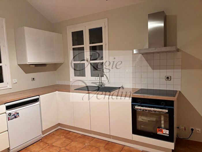 Maison à louer - Saint-Genis-les-Ollières - 6 pièces - 4 chambres