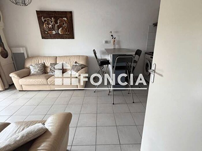 Saint-Quentin-de-Baron : Appartement 2 pièces à louer