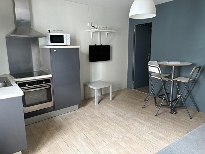 Appartement à louer - Angoulême, Saint-Ausone, Saint-Martin - 1 pièce