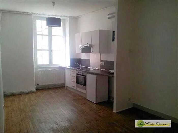 Appartement à louer - Vieil Angoulême-Centre Ville - 2 pièces - 1 chambre