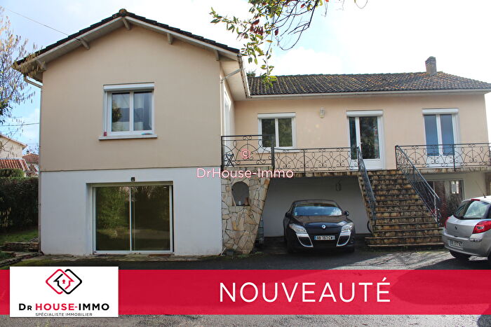 Maison à vendre - La Couronne - 10 pièces - 7 chambres