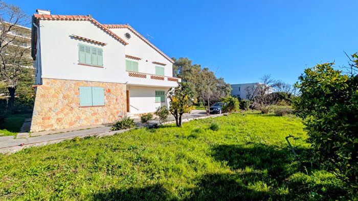 Maison à vendre - Antibes - 9 pièces - 6 chambres