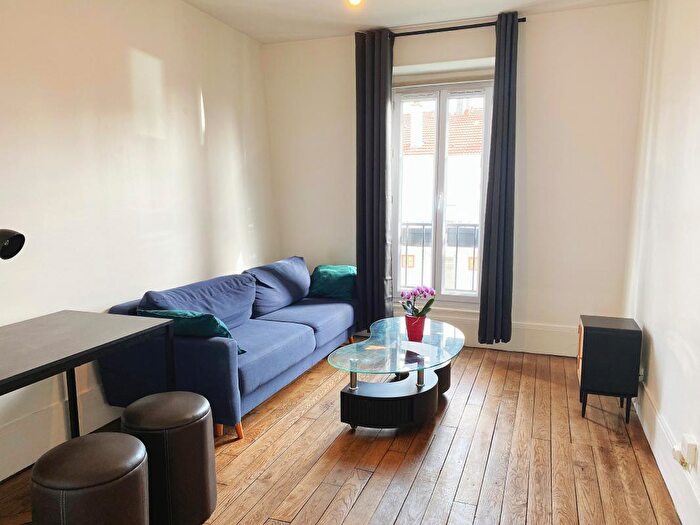 Puteaux, Vieux Puteaux : Appartement 2 pièces à louer
