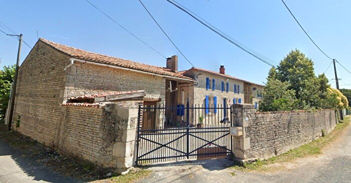 Maison à vendre - Paizay-le-Chapt - 10 pièces - 6 chambres