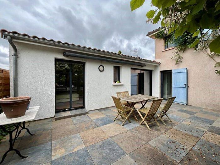 Centre Ville, Blanquefort : Maison 6 pièces à louer