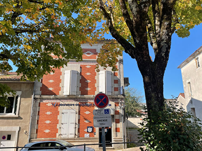 Maison à vendre - Jarnac - 7 pièces - 3 chambres