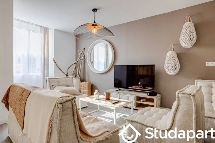 Appartement à louer - Chartrons, Bordeaux - 1 pièce - 3 chambres