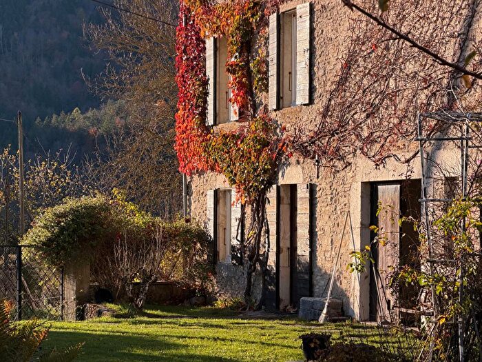 Maison à vendre - Saint-Martin-en-Vercors - 8 pièces - 4 chambres