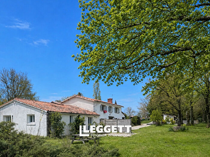 Maison 10 pièces à Coulombiers, à vendre