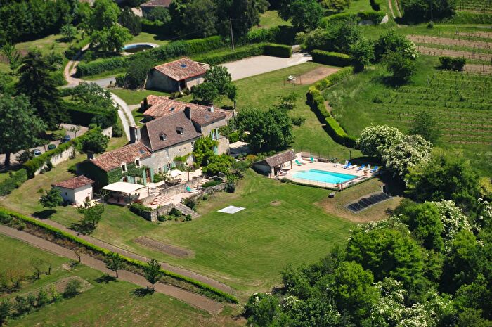 Maison à vendre - Saint-Antoine-de-Breuilh - 14 pièces - 8 chambres