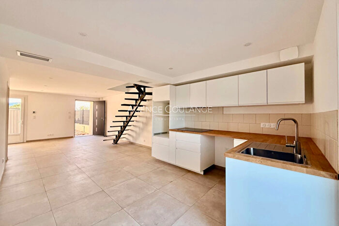 Maison à vendre - Saint-Cyr-sur-Mer - 4 pièces - 3 chambres