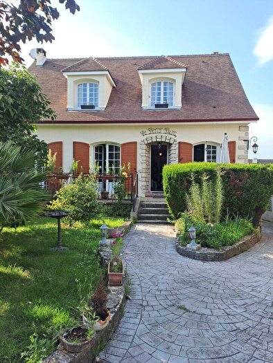 Maison à louer - Darvault - 6 pièces - 5 chambres