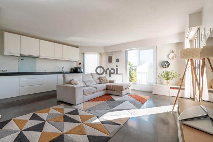 Joinville-le-Pont, Centre-ville : Appartement 4 pièces à vendre
