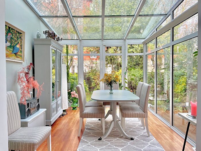 Maison à vendre - Suresnes, Cité Jardins - 6 pièces - 4 chambres