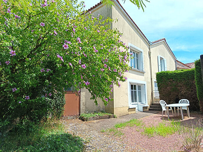 Saint-Michel-le-Cloucq : Maison 7 pièces à vendre