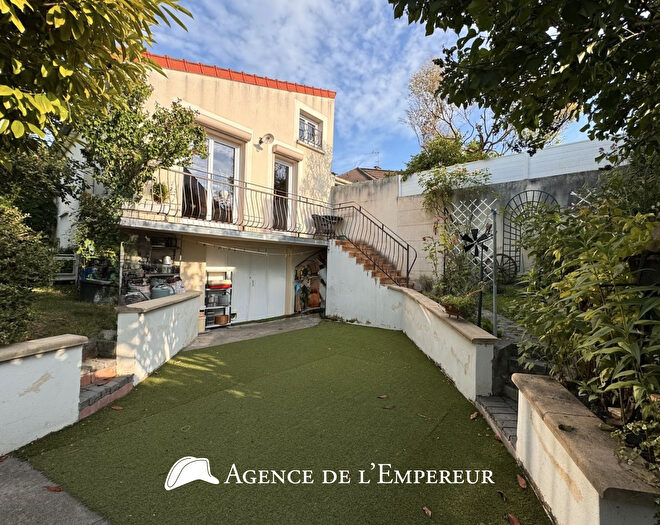 Maison à vendre - Rueil-Malmaison, Buzenval - 6 pièces - 4 chambres