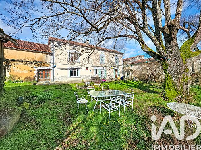 Maison à vendre - Sainte-Croix-de-Mareuil - 9 pièces - 6 chambres