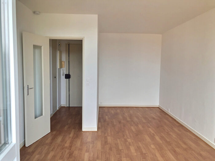 Fontenay-le-Fleury, Soleil Levant : Appartement 1 pièce à louer