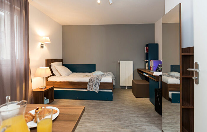 Appartement à louer - Quartiers Centre, Saint-Hélier, Gare - 1 pièce