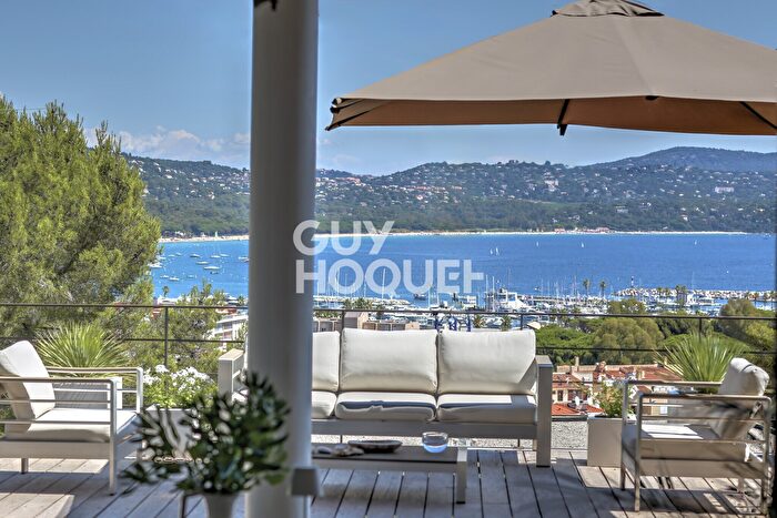 Maison à vendre - Cavalaire-sur-Mer, Centre-ville - 6 pièces - 5 chambres