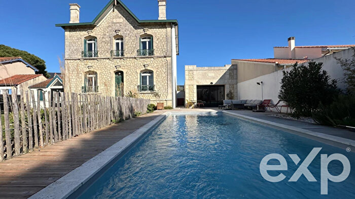 Maison à vendre - Châtelaillon-Plage - 8 pièces - 4 chambres