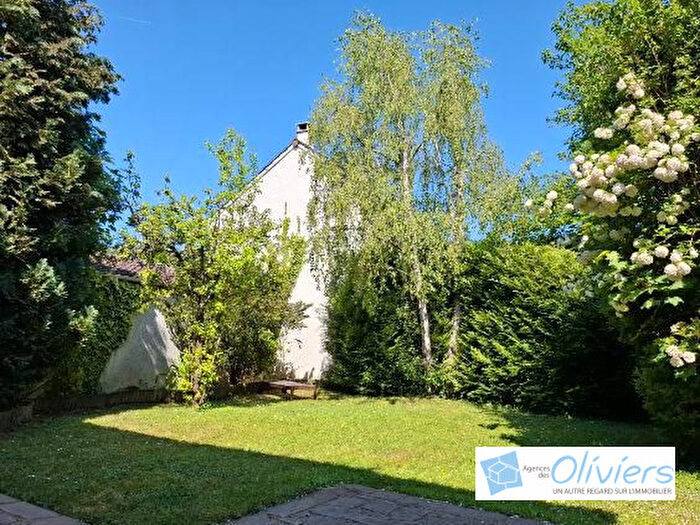 Maison 6 pièces à Châteaufort, à vendre