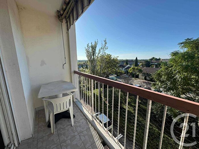 Appartement à louer - Arles - 3 pièces - 2 chambres