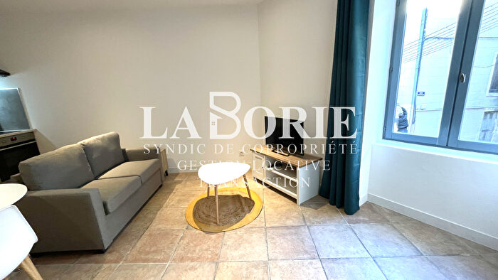 Appartement à louer - Bagnols-sur-Cèze, Centre-ville - 1 pièce