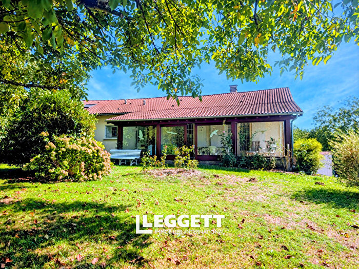 Maison à vendre - Châlus - 10 pièces - 5 chambres