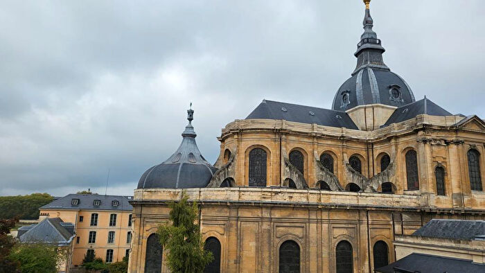 Appartement à louer - Versailles, Saint-Louis - 4 pièces - 2 chambres