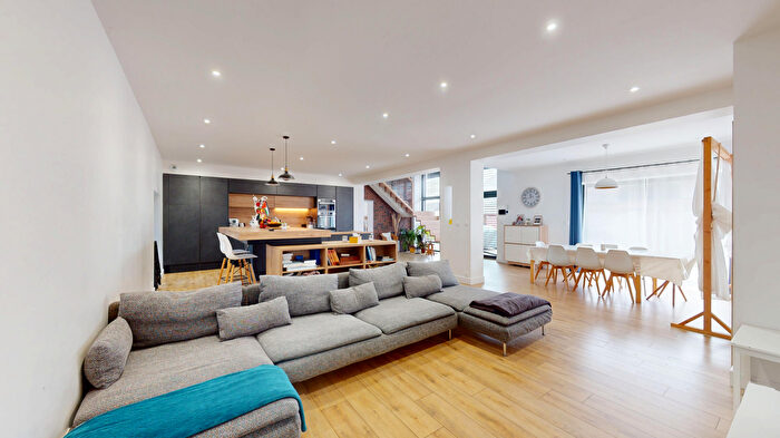 Maison à vendre - Remilly-sur-Tille - 7 pièces - 6 chambres