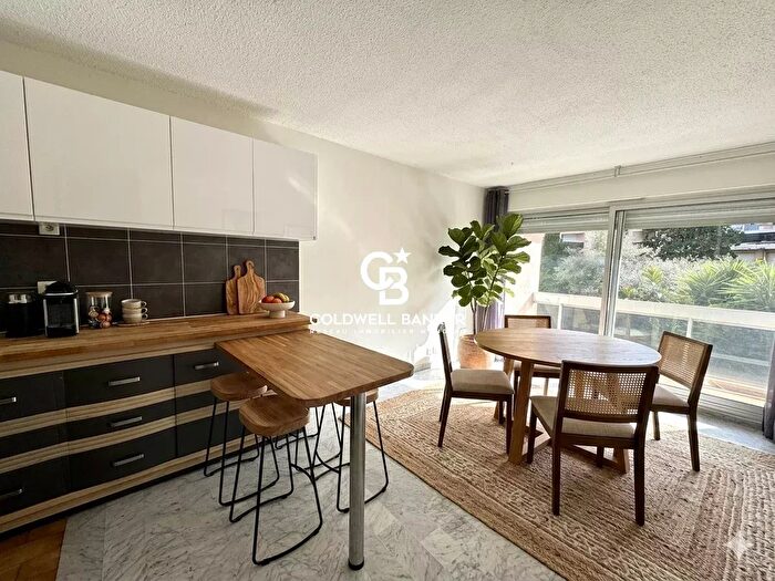 Appartement à vendre - Antibes, Juan-les-Pins, Le Cap - 2 pièces - 1 chambre