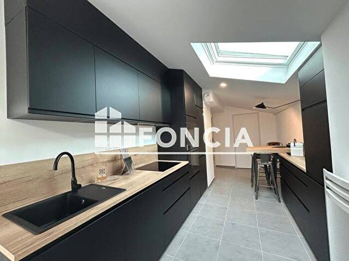 Appartement à louer - Peyrolles-en-Provence - 3 pièces - 2 chambres