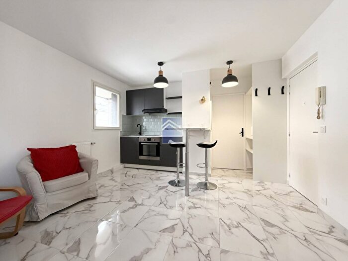 Appartement à louer - Courbevoie - 2 pièces - 1 chambre