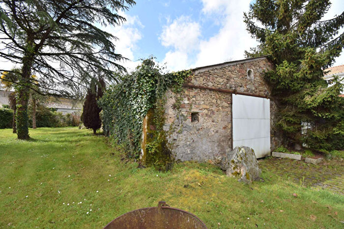 Maisons à vendre et appartements à louer - 1
