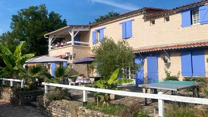 Maison à vendre - Verteuil-sur-Charente - 10 pièces - 7 chambres