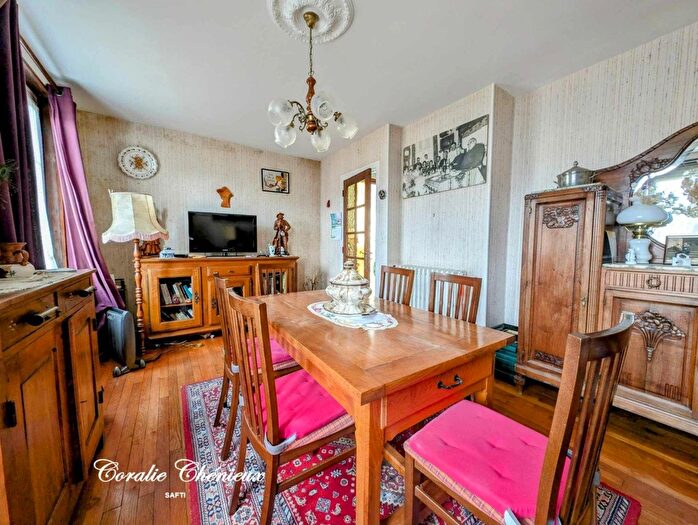 Maison à vendre - Champs-sur-Tarentaine-Marchal - 4 pièces - 3 chambres