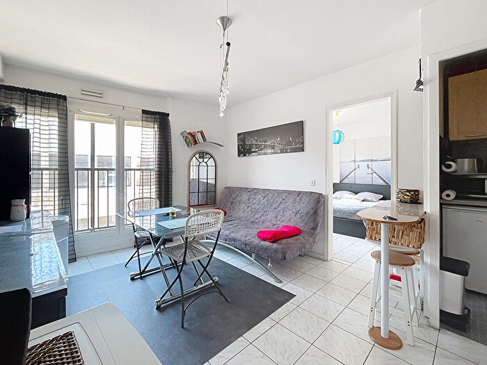 Appartement à vendre - La Rochelle, Centre-ville, Vieux-port, Marché - 2 pièces - 1 chambre