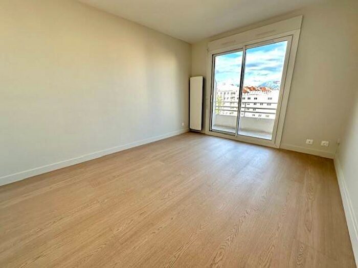 Saint Louis, Lyon 7ème arrondissement : Appartement 2 pièces à louer