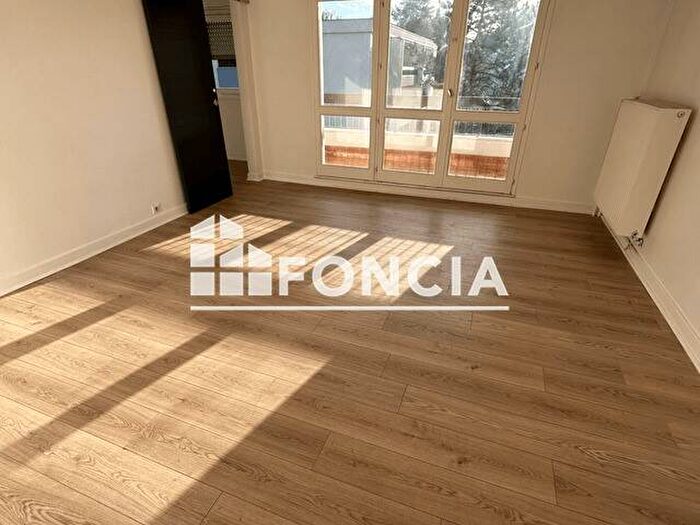 Appartement à louer - Cancy-Grands Godeaux-Bellevedere, Yerres - 4 pièces - 3 chambres