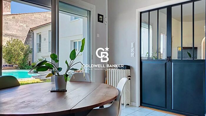 Maison à vendre - Saintes, Centre-ville - 8 pièces - 5 chambres