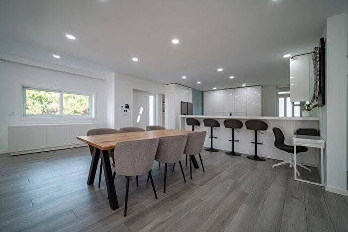 Appartement à vendre - Évian-les-Bains - 4 pièces - 3 chambres