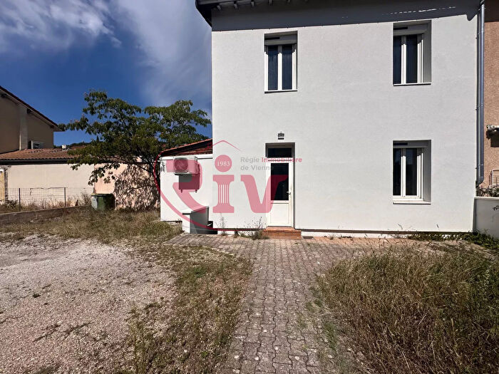 Chasse-sur-Rhône : Maison 3 pièces à louer