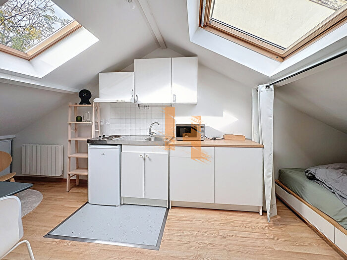 Appartement à louer - Lyon e , Grand Trou, Moulin à vent, Petite Guille - 1 pièce - 1 chambre